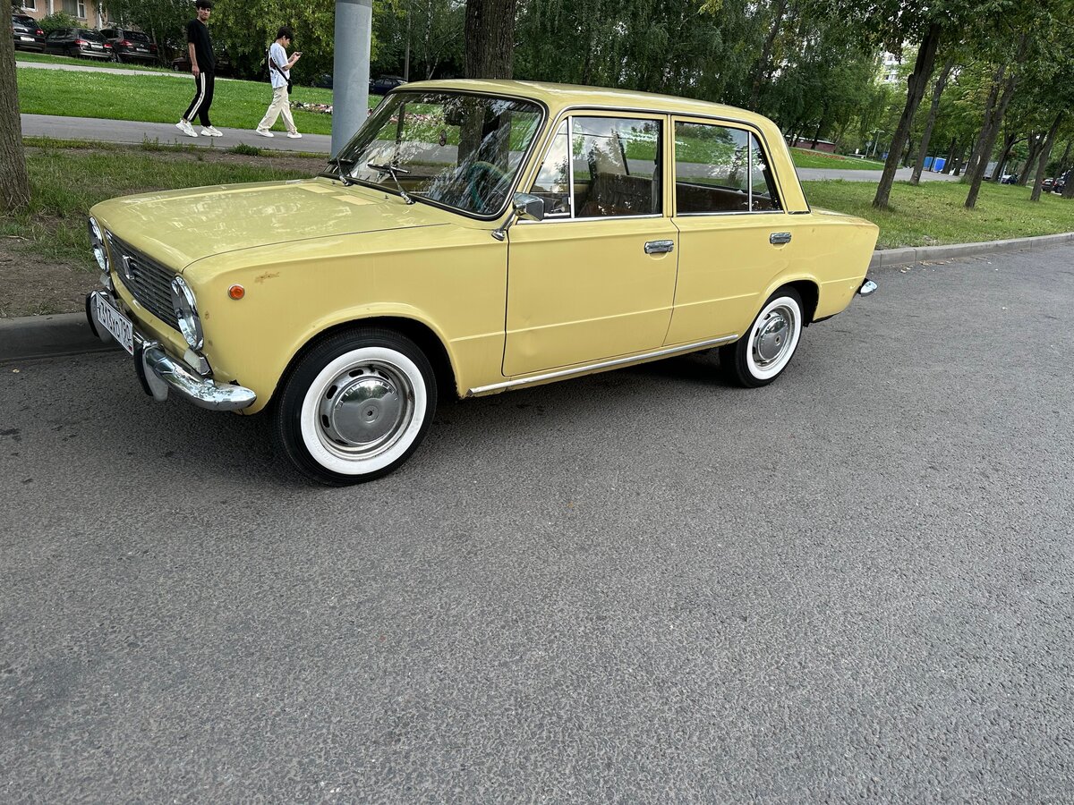 Купить б/у Lada (ВАЗ) 2101 1970-1988 1.2 MT (64 л.с.) бензин механика в Москве: жёлтый Лада 2101 ...