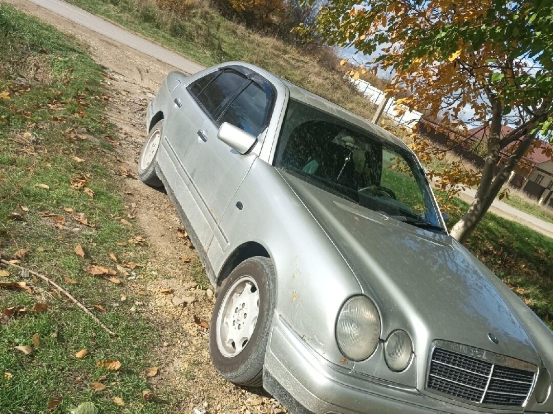 Купить б/у Mercedes-Benz E-Класс II (W210, S210) 200 2.0 AT (136 л.с.) бензин автомат в Крымске ...