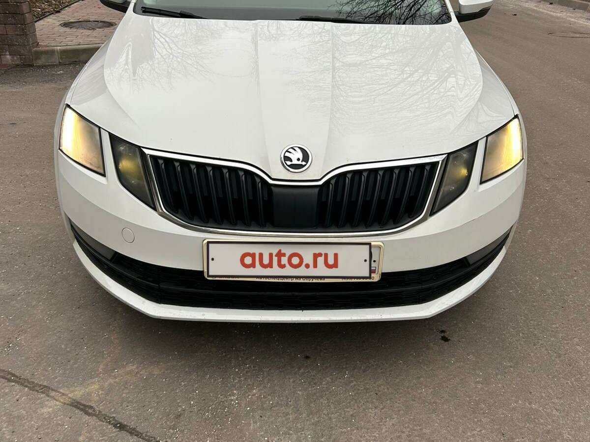 Купить б/у Skoda Octavia III (A7) Рестайлинг 1.6 AT (110 л.с.) бензин ...