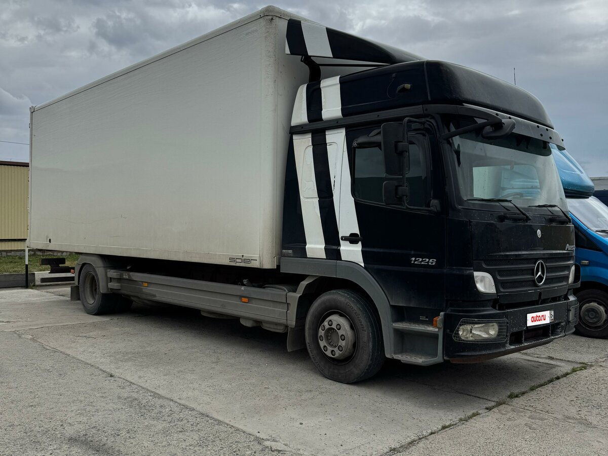 Купить б/у Mercedes-Benz Atego механика в Пятигорске: чёрный фургон ...