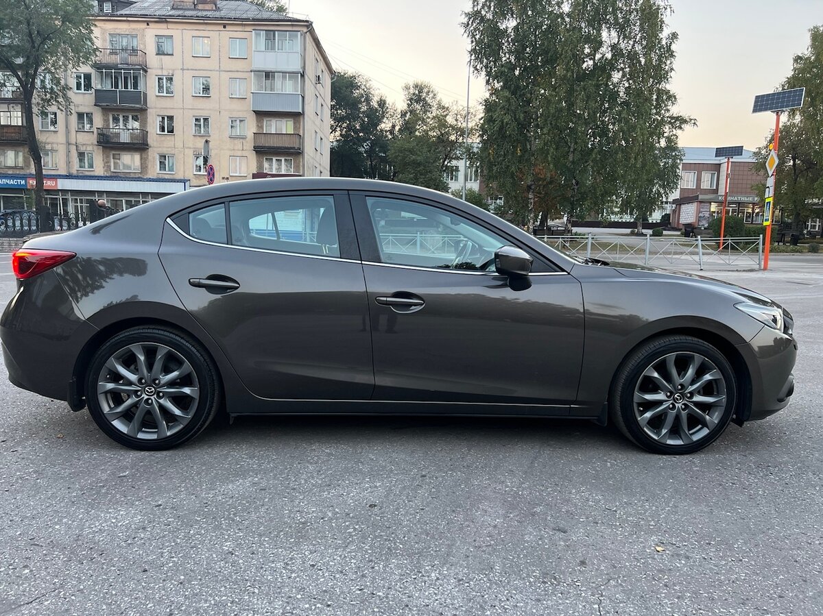 Купить б/у Mazda 3 III (BM) 1.5 AT (120 л.с.) бензин автомат в Новокузнецке: коричневый Мазда 3 ...