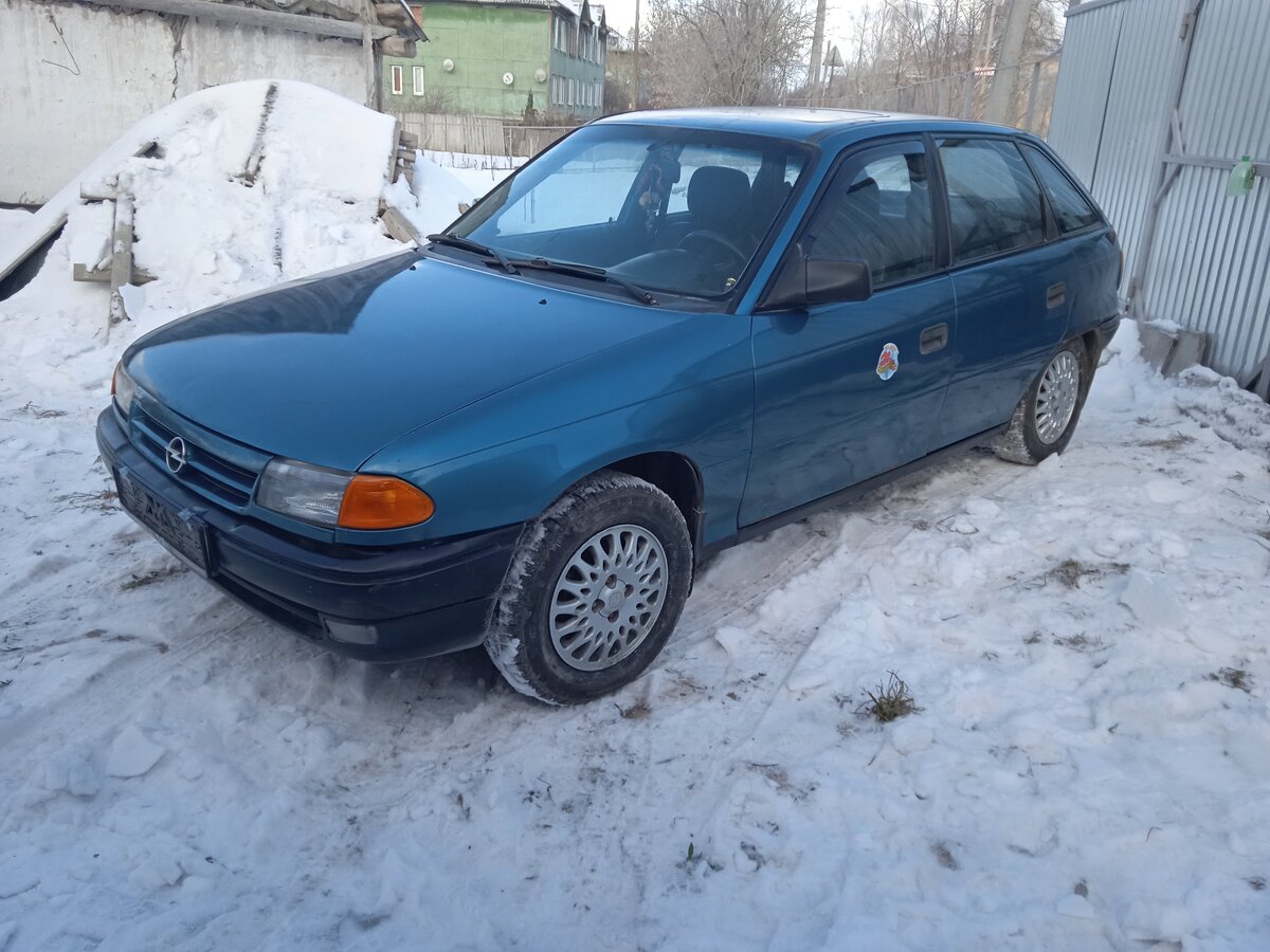 Купить б/у Opel Astra F 1.8 MT (90 л.с.) бензин механика в Фокино: голубой Опель Астра F хэтчбек ...