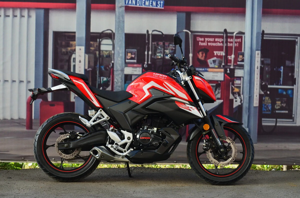 Купить новый Loncin CR4 инжектор 6 передач в Новосибирске: красный naked bike 2023 года на Авто ...