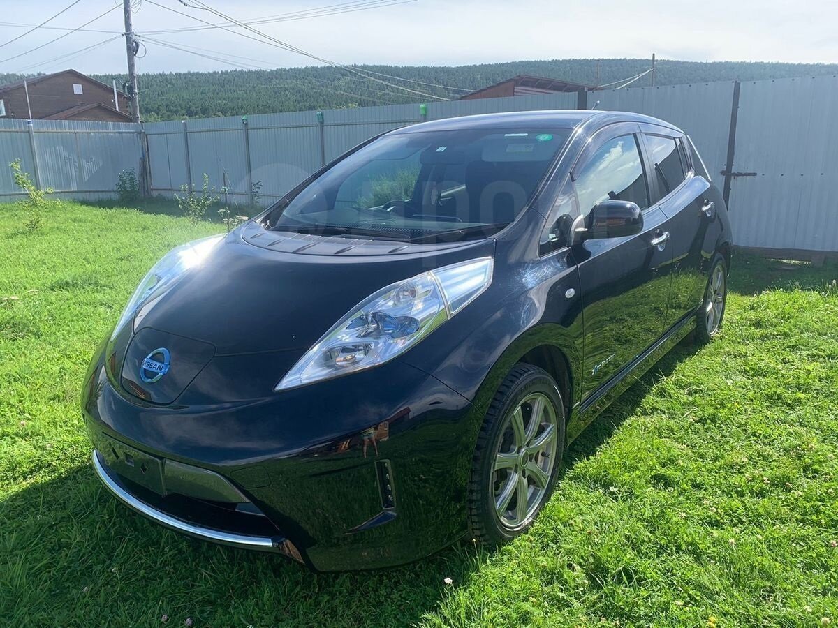Купить б/у Nissan Leaf I (ZE0/AZE0) Electro AT (80.0 кВт) электро автомат в Москве: чёрный ...