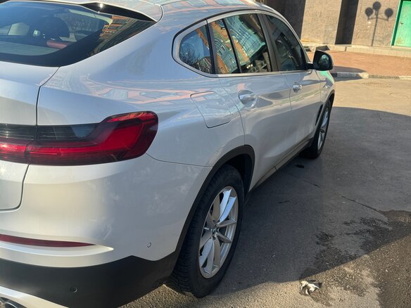 Купить б/у BMW X4 II (G02) 20i 2.0 AT (184 л.с.) 4WD бензин автомат в Москве: белый БМВ Х4 II ...