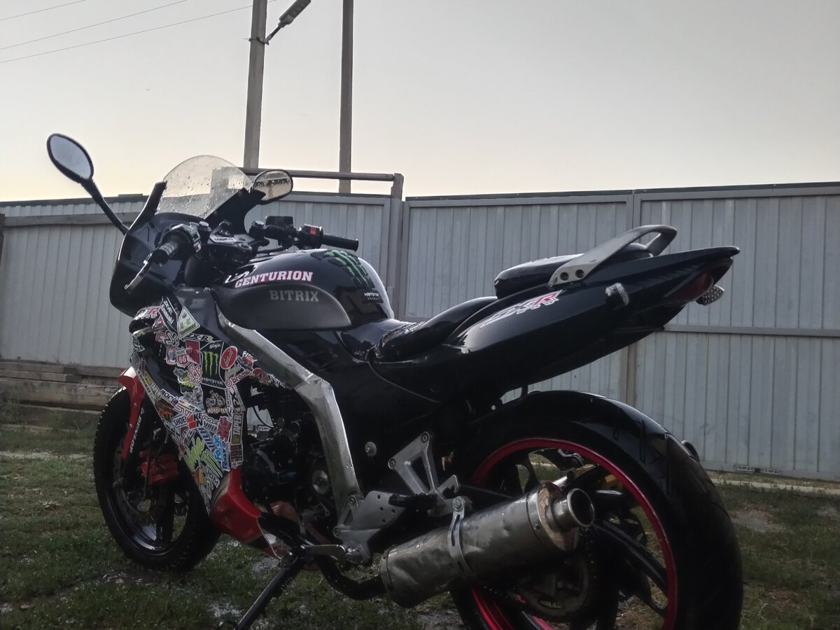 Купить б/у Centurion Bitrix карбюратор 5 передач в Бахтияровке: чёрный спорт-байк 2012 года на ...