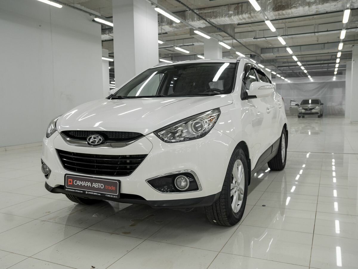 Купить б/у Hyundai ix35 I 2.0d AT (184 л.с.) 4WD дизель автомат в Самаре: белый Хендэ ix35 I ...