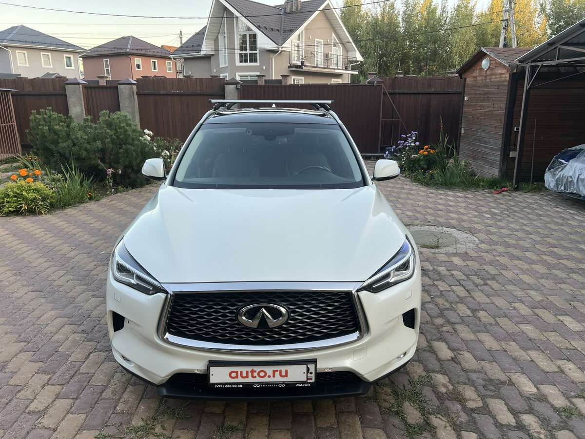 Купить б/у Infiniti QX50 II 2.0 CVT (249 л.с.) 4WD бензин вариатор в Москве: белый Инфинити ку ...