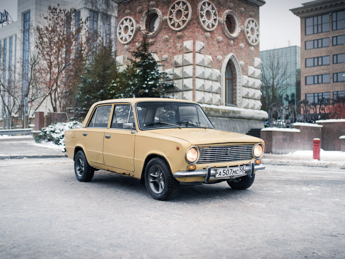 Купить б/у Lada (ВАЗ) 2101 1970-1988 1.2 MT (59 л.с.) бензин механика в Москве: бежевый Лада ...