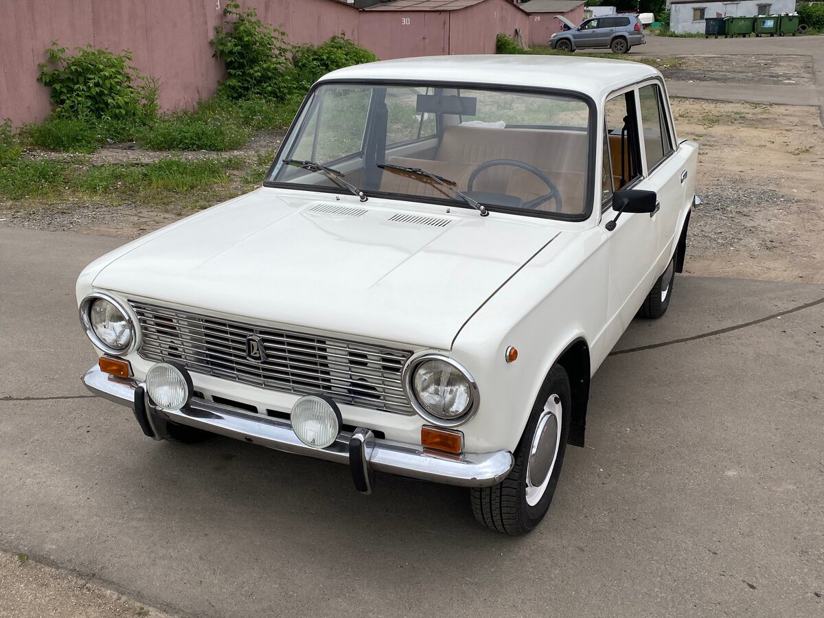 Купить б/у Lada (ВАЗ) 2101 1970-1988 1.2 MT (59 л.с.) бензин механика в Москве: белый Лада 2101 ...