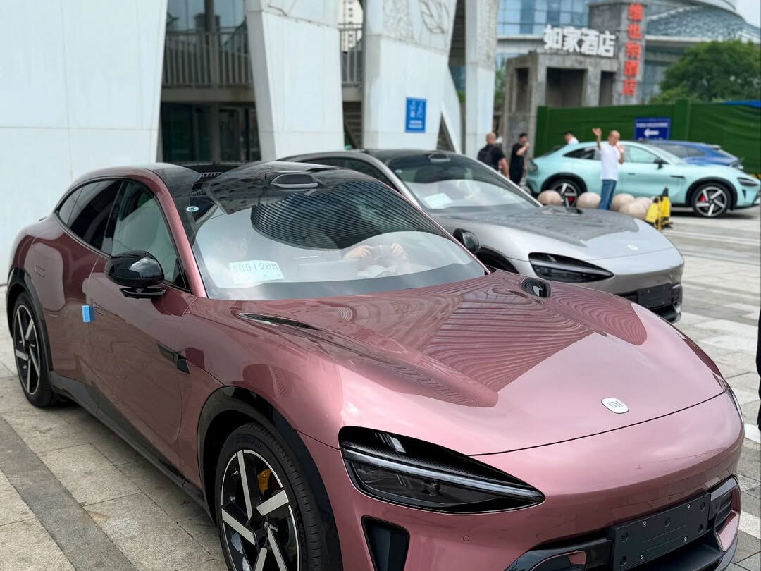 Купить б/у Xiaomi YU7 2025-2025 Electro AT (508.0 кВт) 4WD электро автомат в Симферополе ...