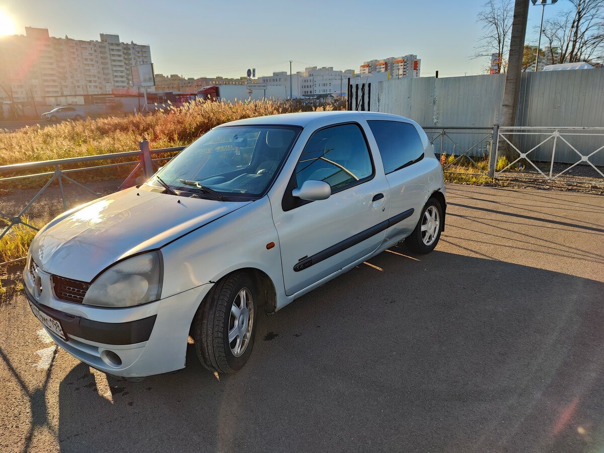 Купить б/у Renault Clio II Рестайлинг 1.4 AT (98 л.с.) бензин автомат в ...