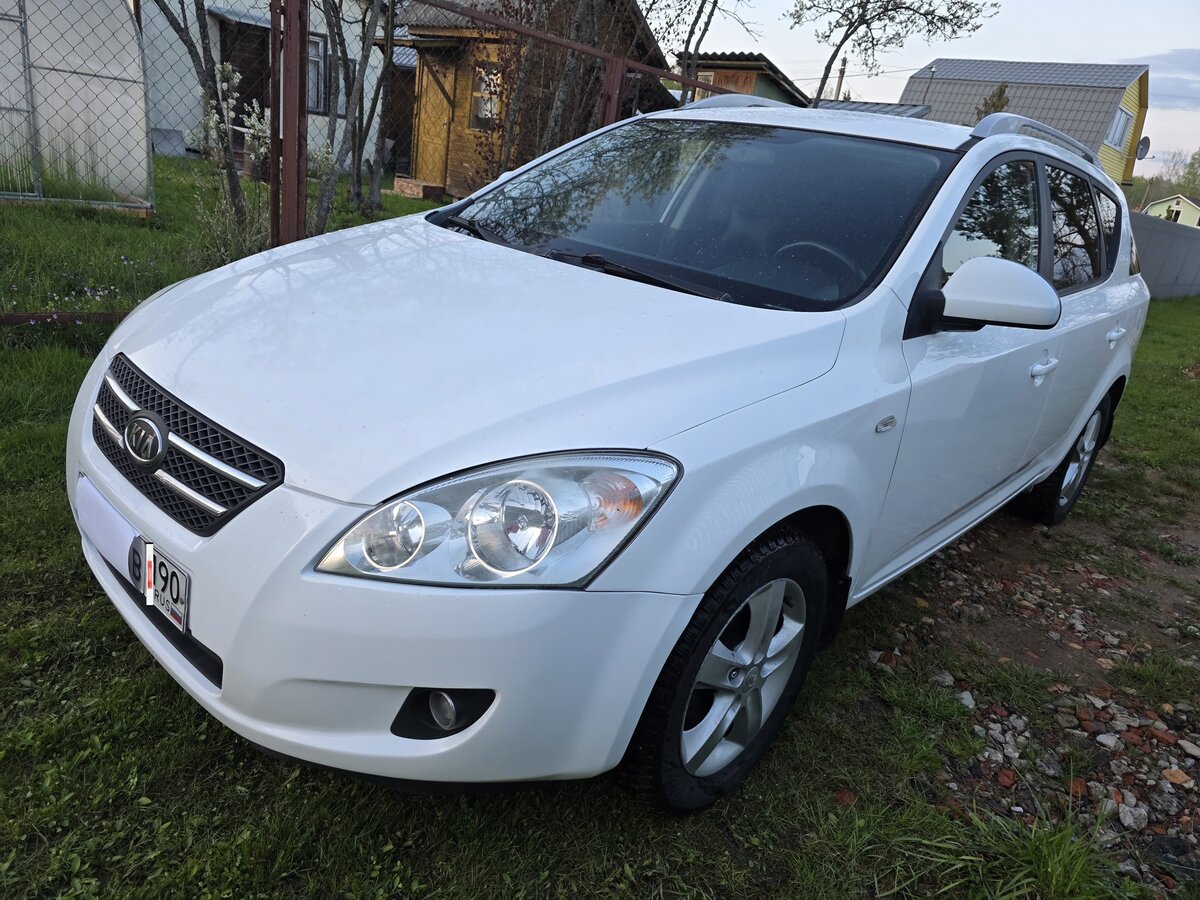 Купить б/у Kia Ceed I 1.6 AT (122 л.с.) бензин автомат в Москве: белый ...