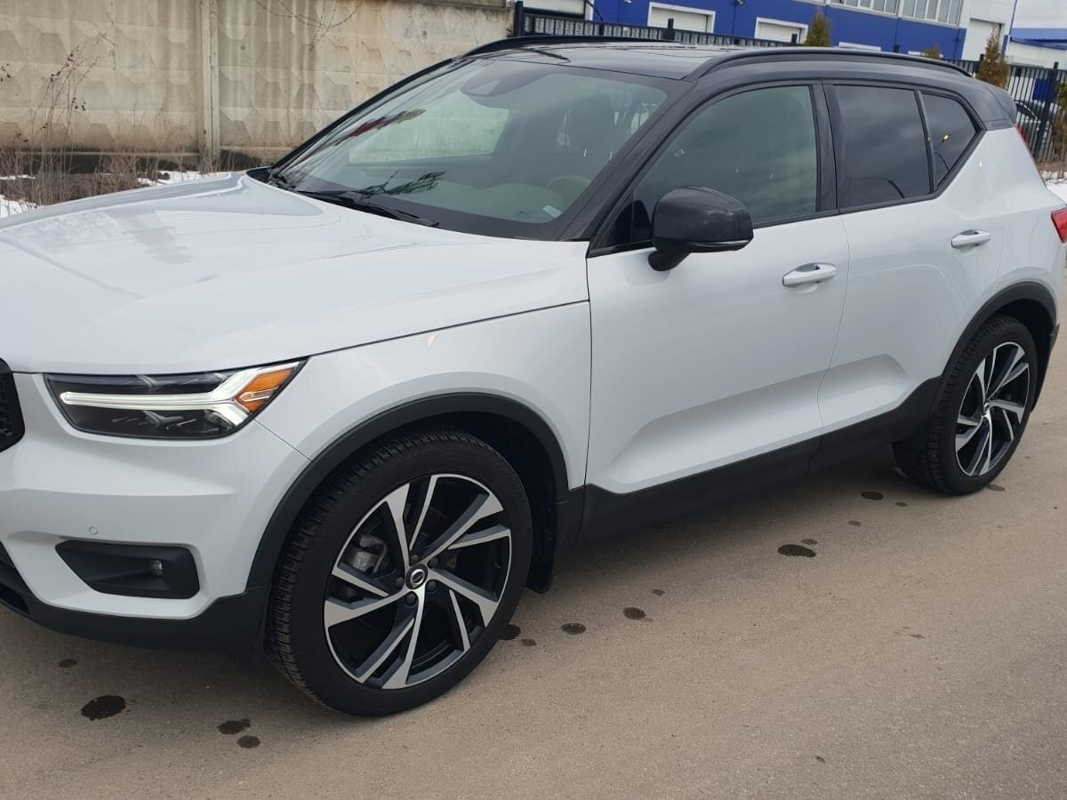 Купить б/у Volvo XC40 I 2.0 AT (249 л.с.) 4WD бензин автомат в Москве: серый Вольво XC40 I ...