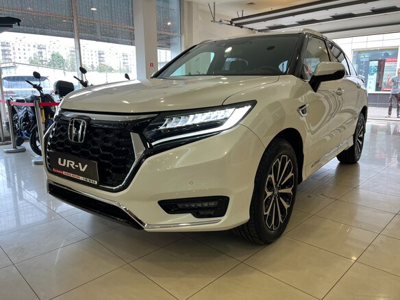 Купить новый Honda UR-V I Рестайлинг 2 2.0 AT (261 л.с.) 4WD бензин автомат в Москве: белый ...