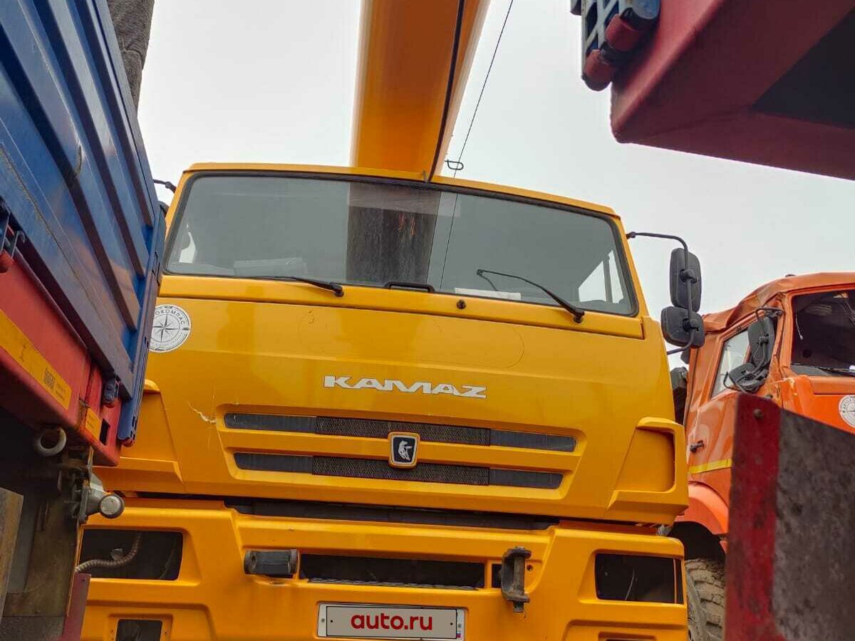 Купить б/у КамАЗ 43118 в Норильске: жёлтый 2022 года по цене 12 400 000 рублей на Авто.ру