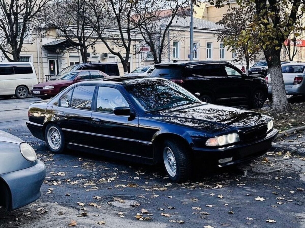Купить б/у BMW 7 серии III (E38) 728i 2.8 MT (193 л.с.) бензин механика в Таганроге: чёрный БМВ ...