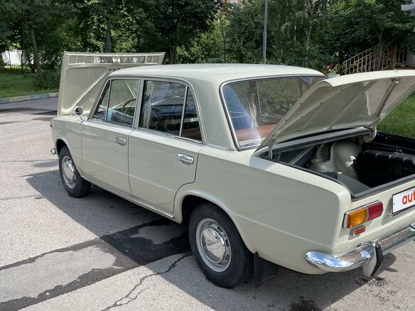Купить б/у Lada (ВАЗ) 2101 1970-1988 1.2 MT (64 л.с.) бензин механика в Москве: бежевый Лада ...