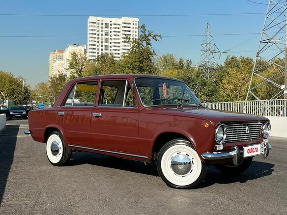 Купить б/у Lada (ВАЗ) 2101 1970-1988 1.2 MT (64 л.с.) бензин механика в Москве: пурпурный Лада ...