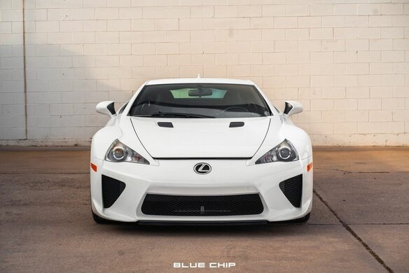 Купить б/у Lexus LFA 2010-2012 4.8 AMT (560 л.с.) бензин робот во Владивостоке: белый Лексус Лфа ...