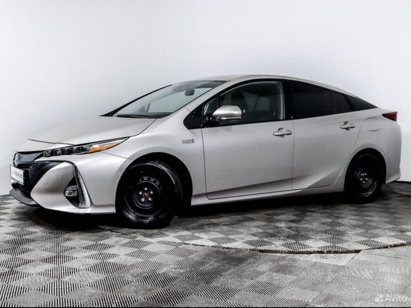 Купить б/у Toyota Prius IV (XW50) PHV ZVW52 1.8hyb AT (98 л.с.) гибрид автомат в Москве: серый ...