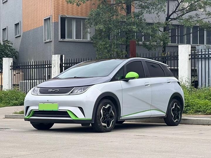 Купить б/у BYD Dolphin I 44.9 kWh Electro AT (70.0 кВт) электро автомат ...