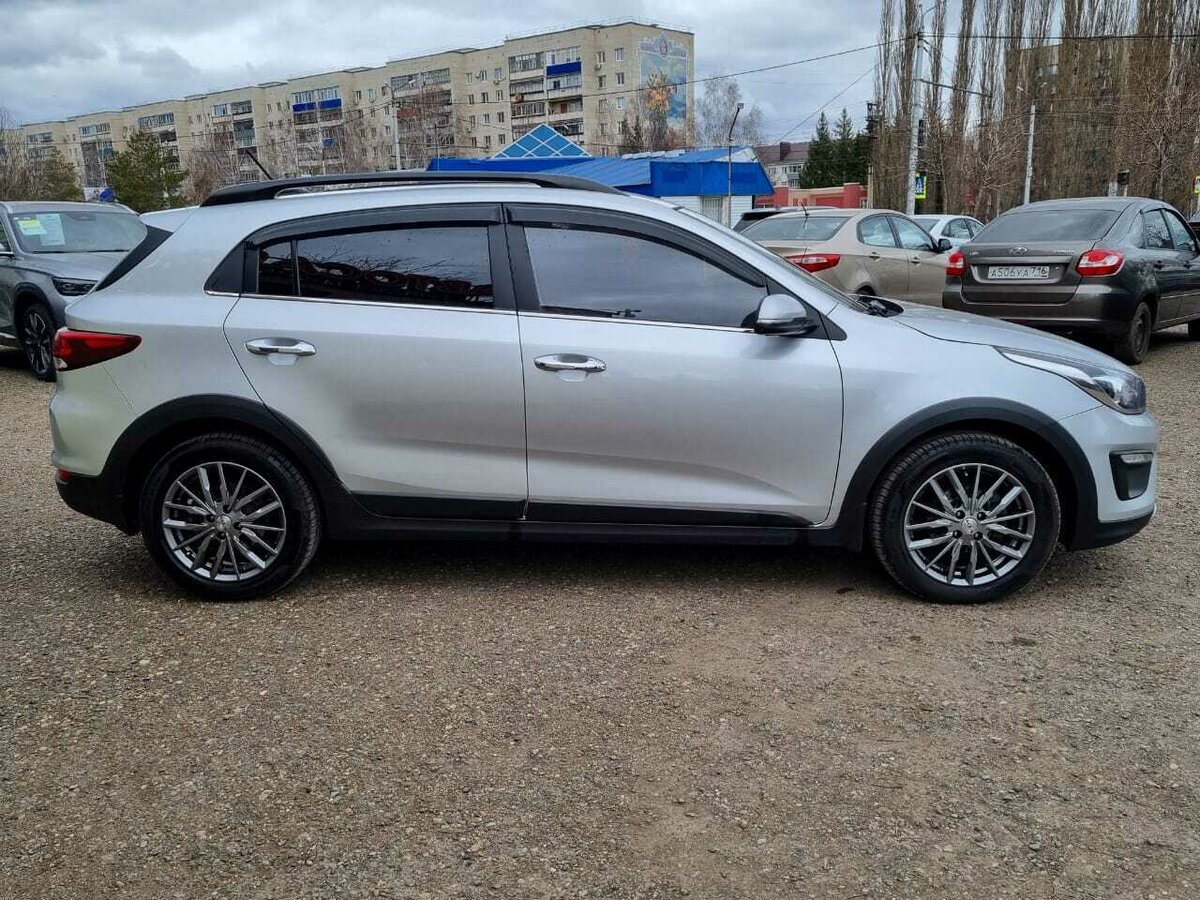 Купить б/у Kia Rio IV X-Line 1.6 MT (123 л.с.) бензин механика в Альметьевске: серебристый Киа ...