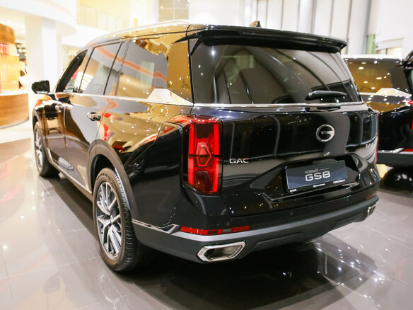 Купить новый GAC GS8 II 2.0 AT (231 л.с.) 4WD бензин автомат в Москве: чёрный ГАК ГС8 II ...