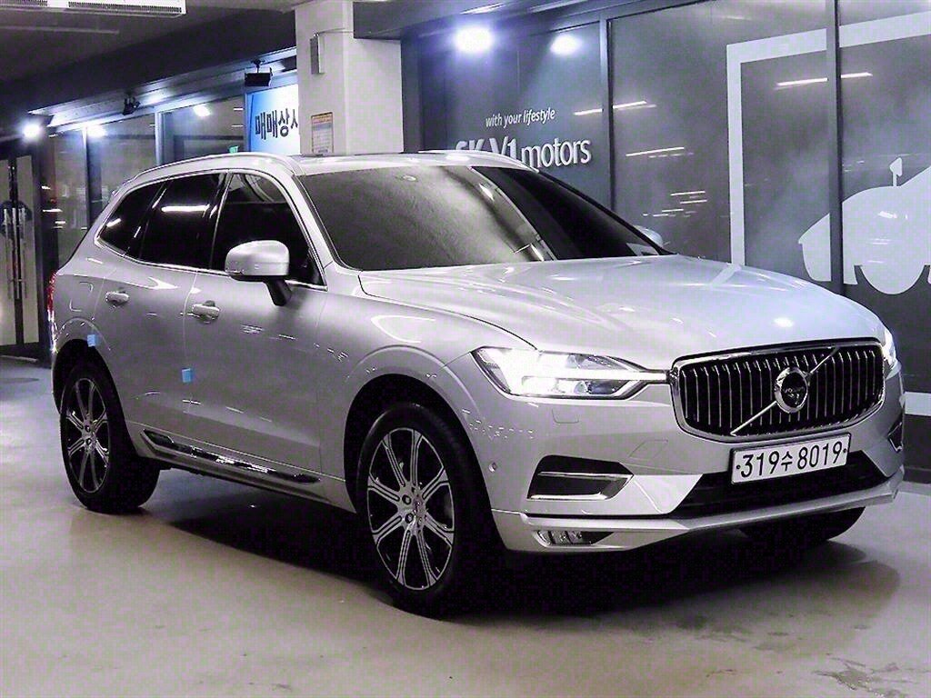 Купить б/у Volvo XC60 II 2.0d AT (235 л.с.) 4WD дизель автомат в Благовещенске: серебристый ...