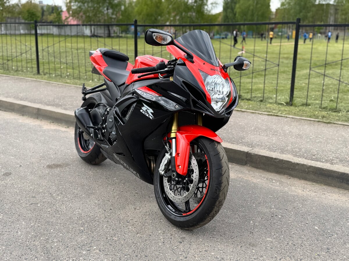 Купить б/у Suzuki GSX-R 750 инжектор 6 передач в Витебске: красный спорт-байк 2021 года на Авто ...