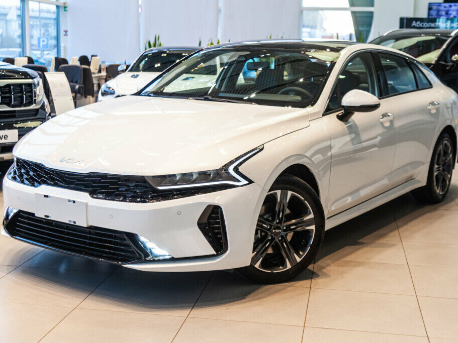 Купить новый Kia K5 III 1.5 AMT (170 л.с.) бензин робот в Санкт-Петербурге: белый Киа к5 III ...