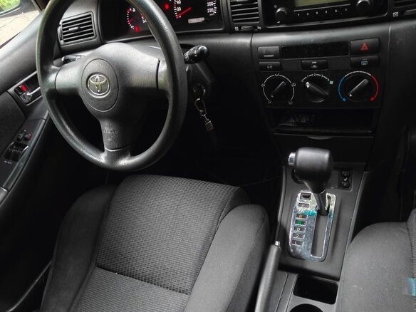 Купить б/у Toyota Corolla IX (E120, E130) 1.6 AT (110 л.с.) бензин автомат в Москве: голубой ...