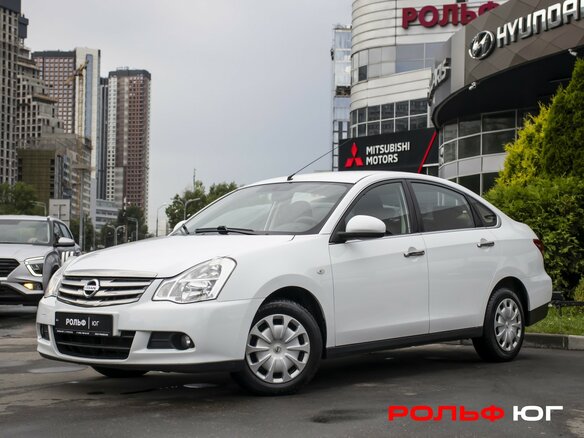 Купить б/у Nissan Almera III (G15) 1.6 AT (102 л.с.) бензин автомат в Москве: белый Ниссан ...