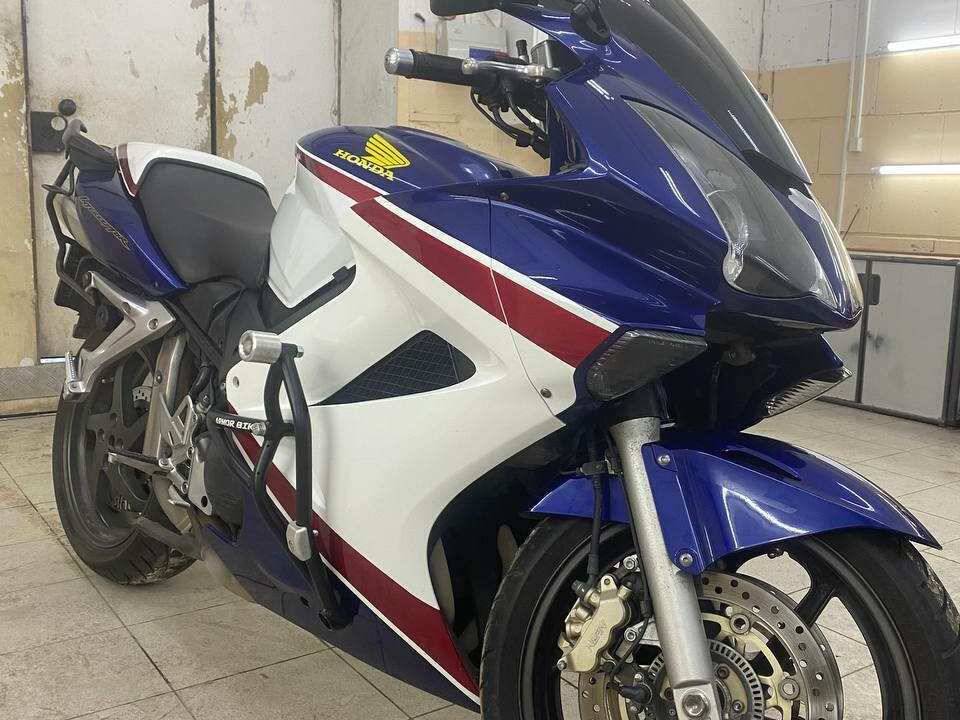 Купить б/у Honda VFR 800 инжектор 6 передач в Тюмени: белый спорт ...