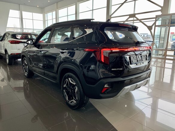 Купить новый Kia KX3 2019-2024 1.5 CVT (115 л.с.) бензин вариатор в Челябинске: чёрный Киа ...