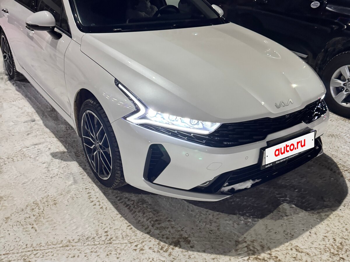 Купить б/у Kia K5 III 2.0 AT (240 л.с.) бензин автомат в Урае: белый Киа к5 III седан 2024 года ...