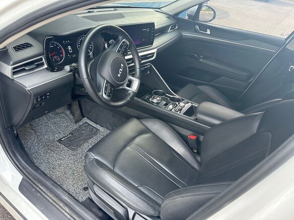 Купить б/у Kia K5 III 2.0 AT (160 л.с.) бензин автомат в Краснодаре: белый Киа к5 III седан 2022 ...