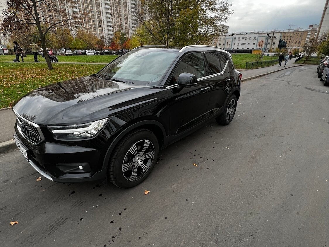 Купить б/у Volvo XC40 I 1.5 AT (150 л.с.) бензин автомат в Москве: чёрный Вольво XC40 I ...