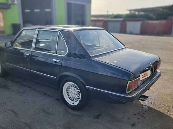 Купить б/у BMW 5 серии I (E12) Рестайлинг 520i 2.0 MT (122 л.с.) бензин механика в Минеральных ...
