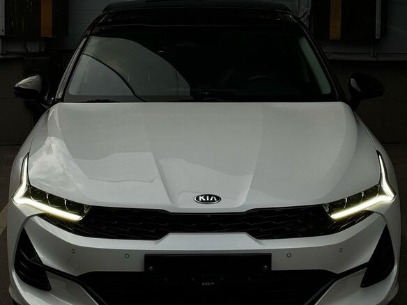 Купить б/у Kia K5 III 2.0 AT (160 л.с.) бензин автомат в Краснодаре: белый Киа к5 III седан 2022 ...