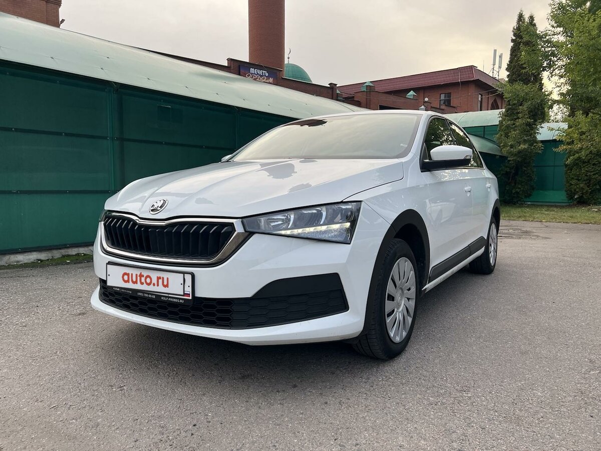 Купить б/у Skoda Rapid II 1.6 AT (110 л.с.) бензин автомат в Москве: белый Шкода Рапид II ...