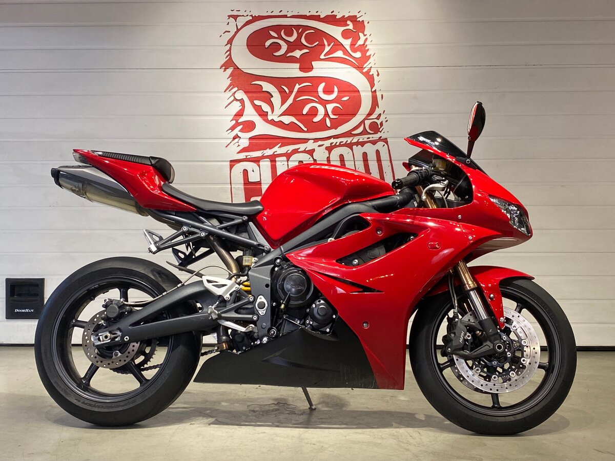 Купить б/у Triumph Daytona 675 инжектор 6 передач в Москве: красный ...