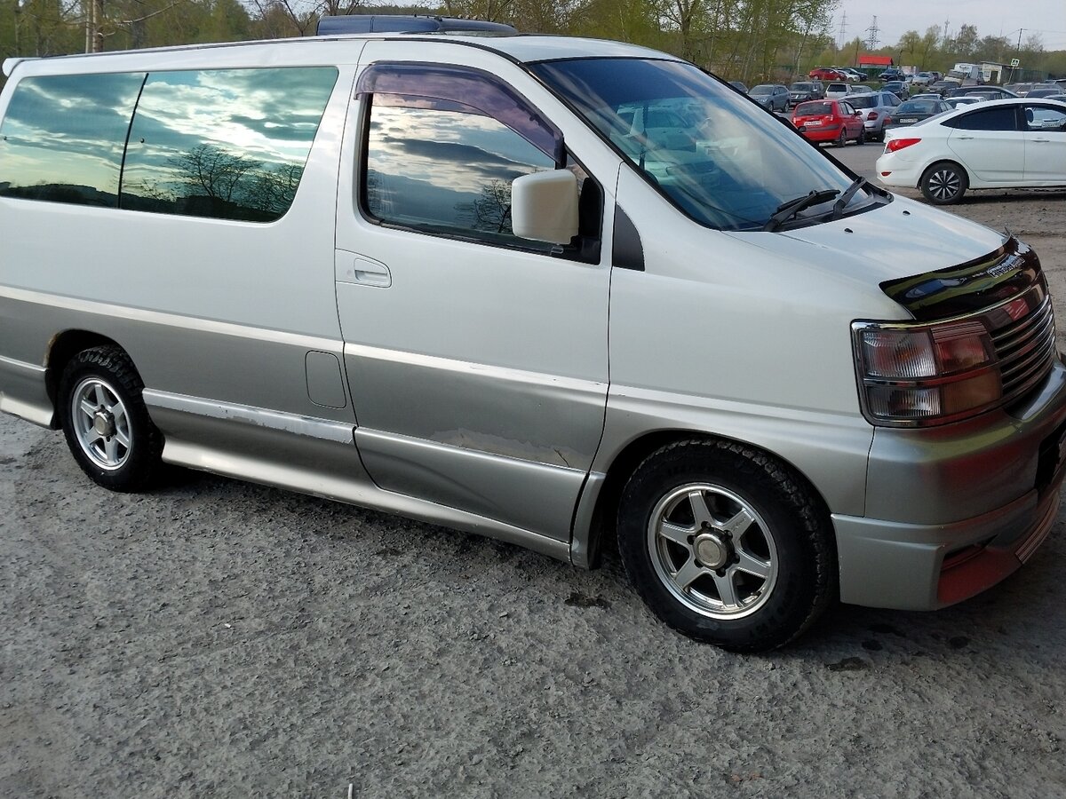 Купить б/у Nissan Elgrand I (E50) 3.2d AT (150 л.с.) 4WD дизель автомат в Новосибирске: белый ...