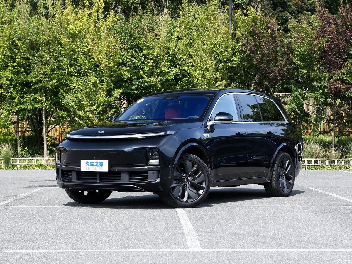 Купить б/у LiXiang L8 I 42.8 kWh 1.5hyb AT (449 л.с.) 4WD гибрид автомат во Владивостоке: чёрный ...