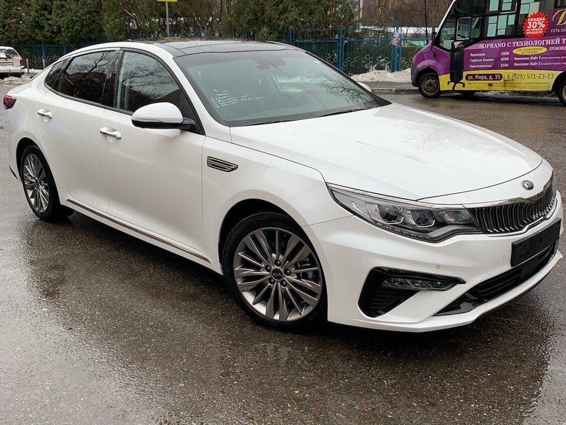 Купить б/у Kia K5 II 2.0 AT (168 л.с.) бензин автомат в Москве: белый Киа к5 II седан 2018 года ...