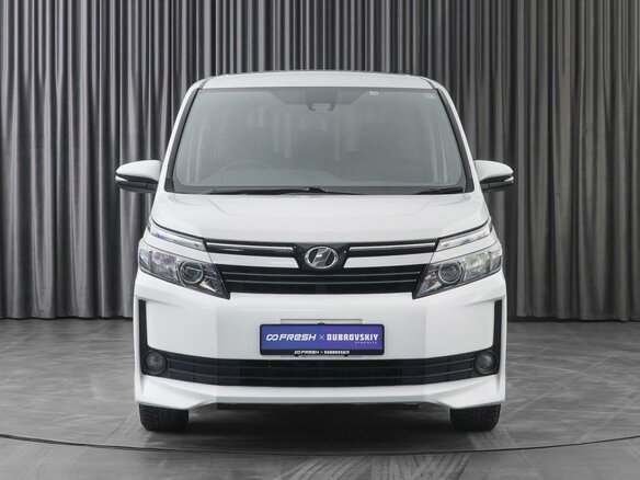 Купить б/у Toyota Voxy III (R80) 2.0 CVT (152 л.с.) бензин вариатор в Москве: белый Тойота Вокси ...