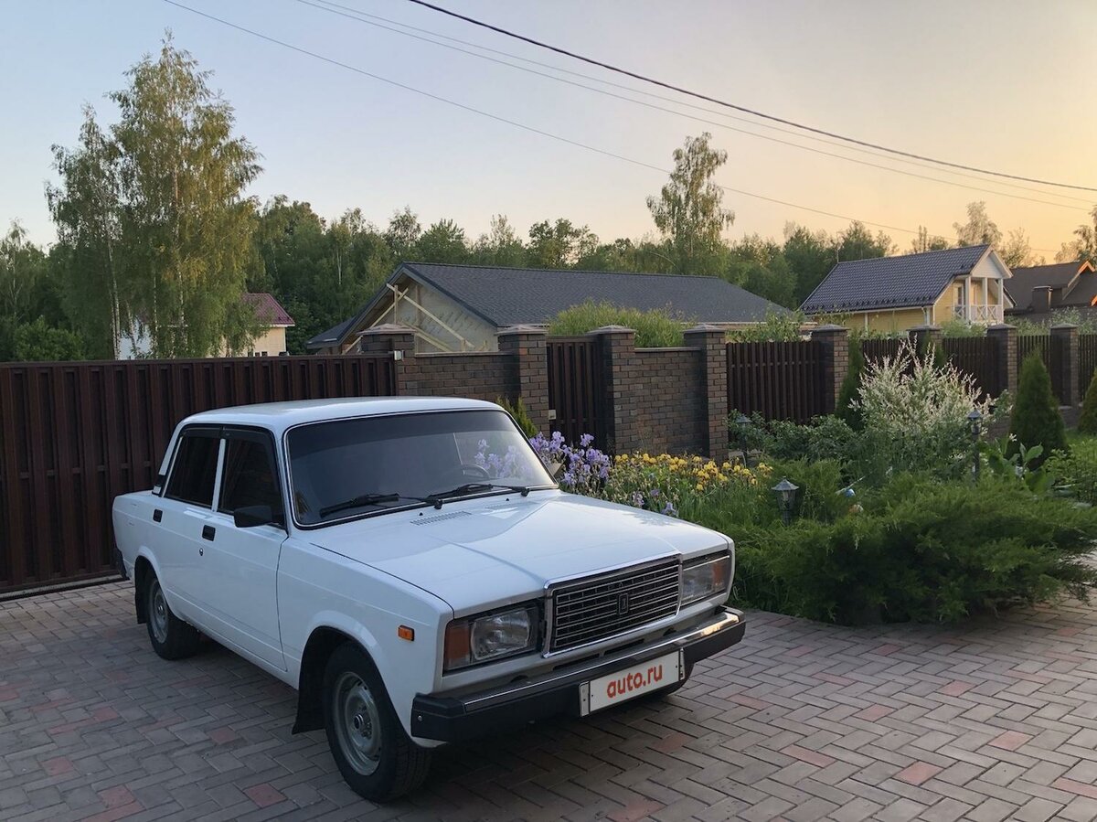 Купить б/у Lada (ВАЗ) 2107 1982-2012 1.6 MT (73 л.с.) бензин механика в Москве: белый Лада 2107 ...