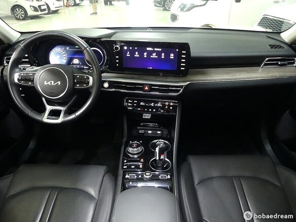 Купить б/у Kia K5 III 2.0 AT (160 л.с.) бензин автомат в Москве: белый Киа к5 III седан 2022 ...