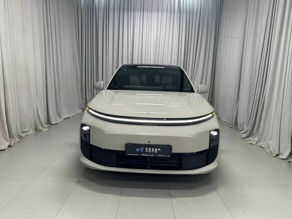 Купить новый Lixiang L6 2024-2025 1.5hyb AT (408 л.с.) 4WD гибрид автомат в Москве: белый Лисян ...