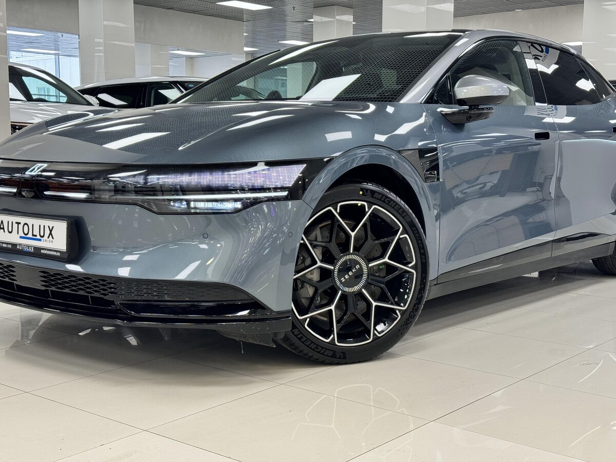 Купить б/у Zeekr 007 2023-2025 616 Electro AT (475.0 кВт) 4WD электро ...